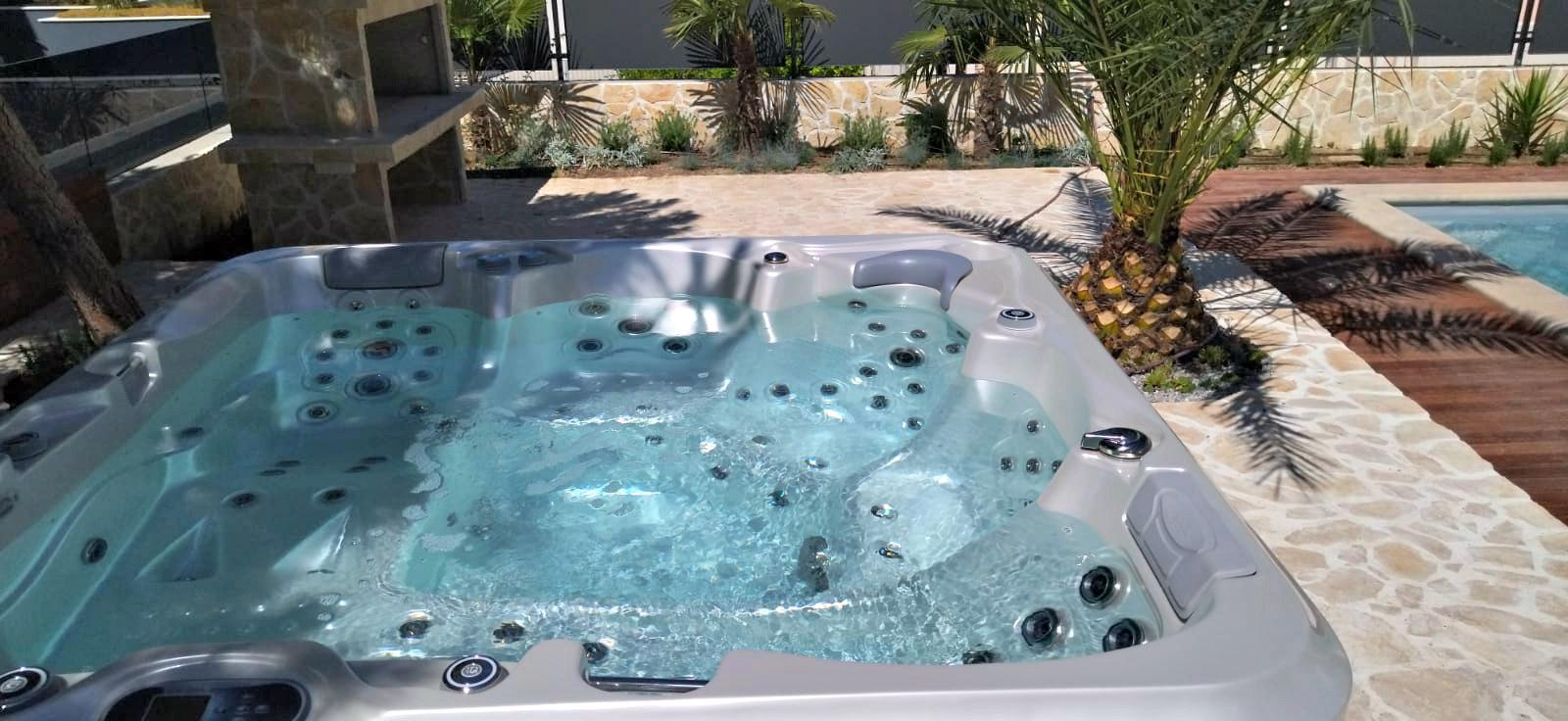 Hidromasažni bazeni Canadian Spa i Bullfrog Spas | Mojspa.hr